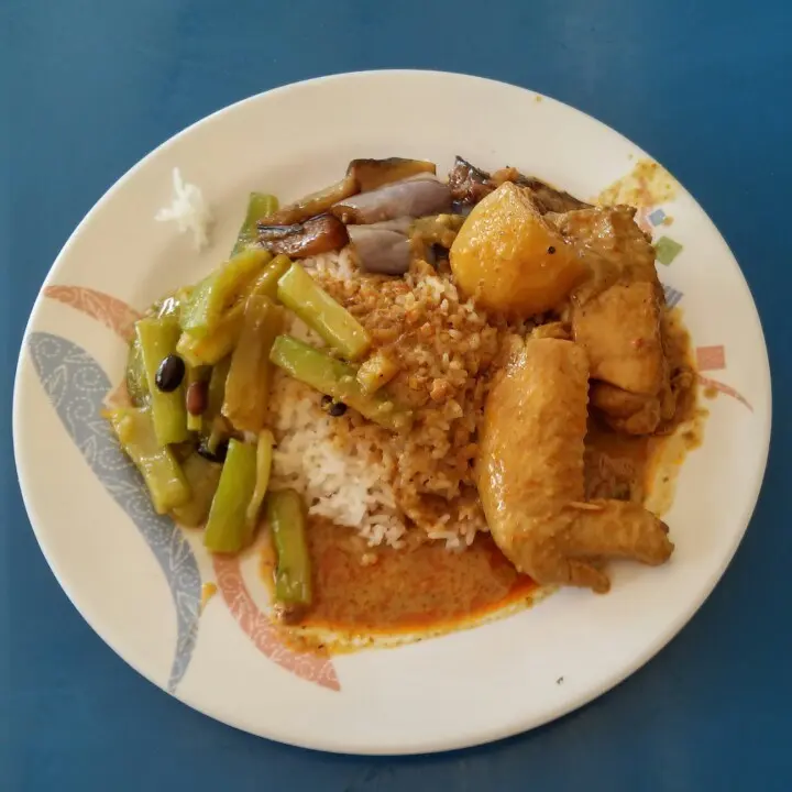 Hougang Hainanese Curry Rice - Singaporean Curries Hawker Centre in ...