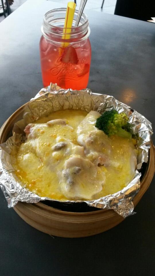 Pork chop baked cheese rice, strawberry aloe vera - Hong Kong Kim Gary ...