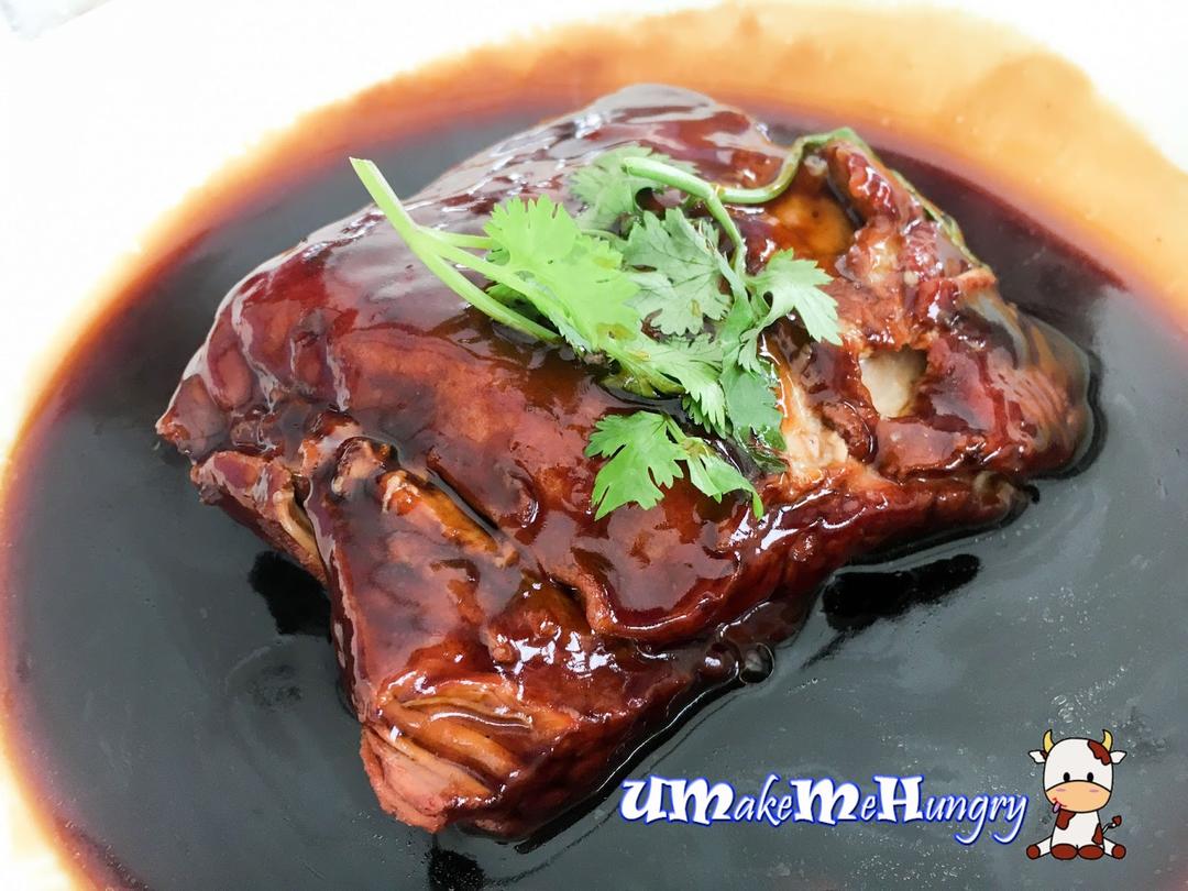 Stewed Pork Ribs (Served with Buns) 京烤骨皇 （代花卷） - Prima Tower Revolving ...